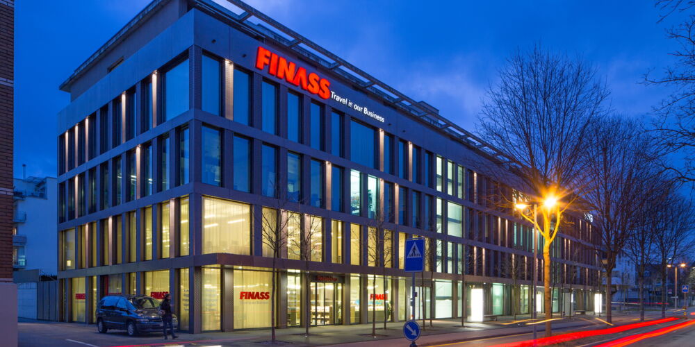 Finass Reisen kann die günstigsten Tarife der Lufthansa Group anbieten ...