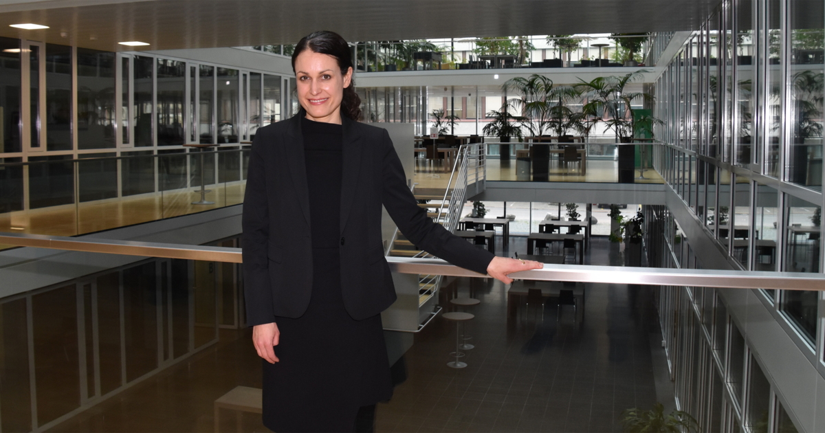 Laura Meyer erklärt die Dossiergebühr - travelnews.ch