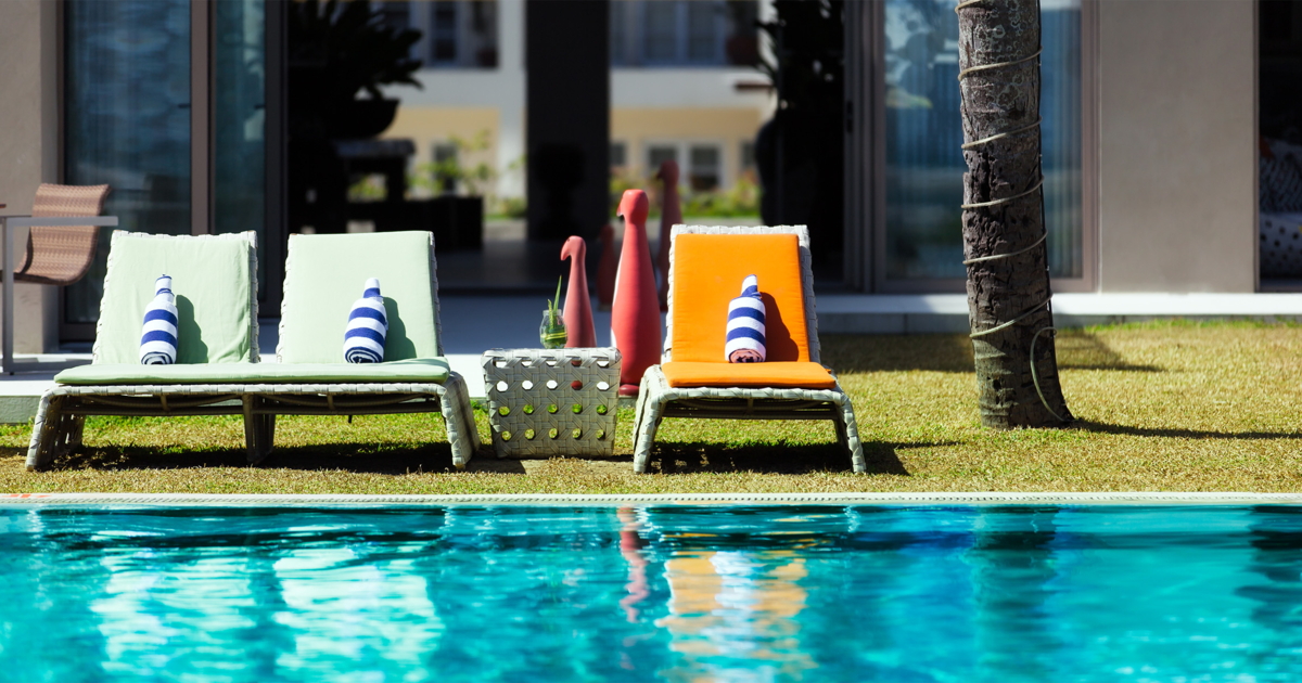 Darf ich das Handtuch von einem besetzten Liegestuhl entfernen ...